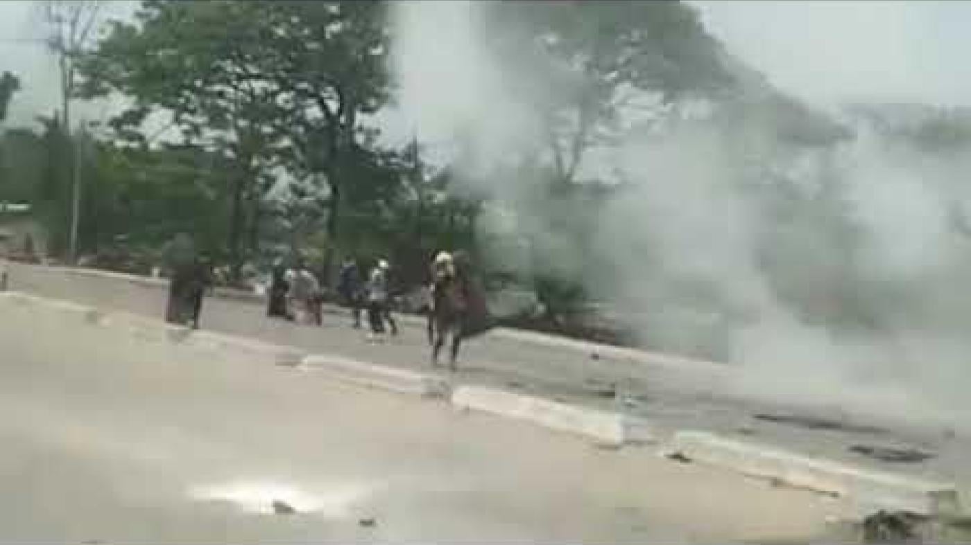 Myanmar Hlaing Tharyar 4 - Protesters under tarps | Human Rights Watch