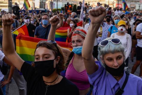 Poland: Rule of Law Erosion Harms Women, LGBT People | Human Rights Watch
