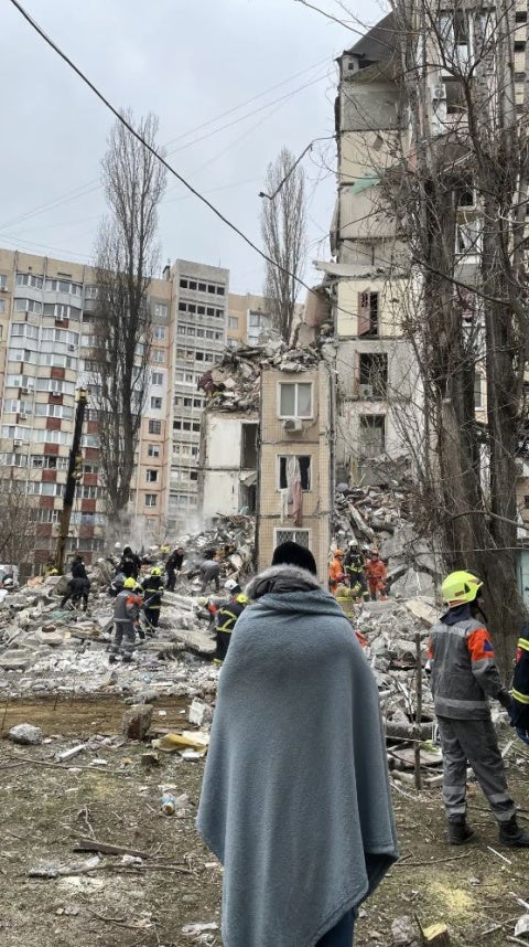 Drone Attack Collapses Odesa Residential Building | Human Rights Watch