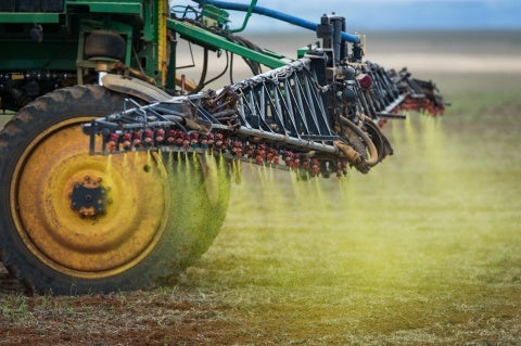 Brazil: Pesticide Bill Threatens Health, Livelihoods | Human Rights Watch