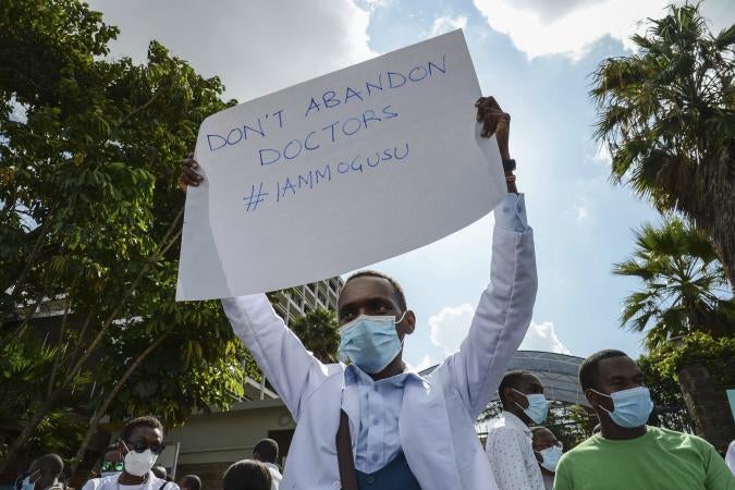Kenya: Pandemic Health Workers Lack Protection | Human Rights Watch