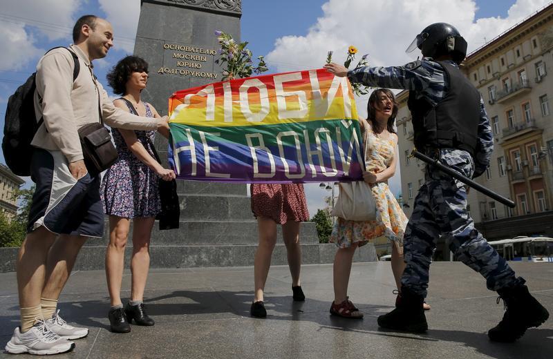 Russia: Expanded 'Gay Propaganda' Ban Progresses Toward Law | Human ...