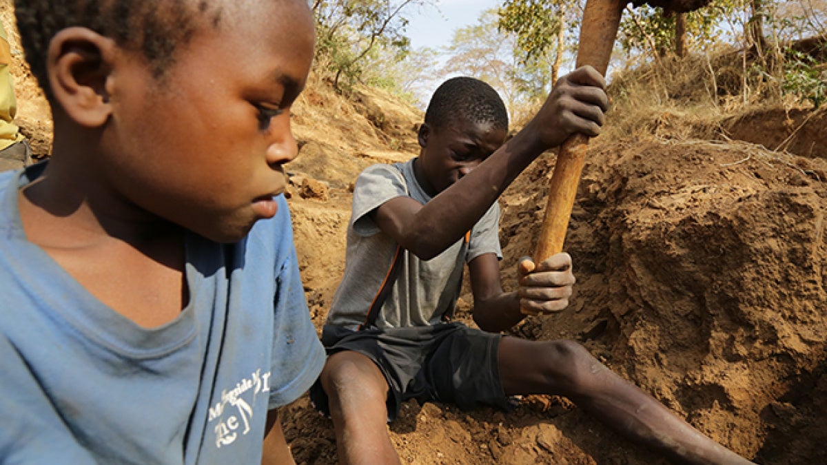 Africa's Child Mining Shame | Human Rights Watch