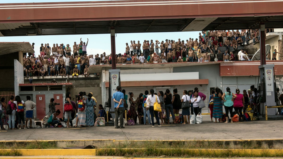 Dozens Killed, Injured in Venezuela Prison Uprising | Human Rights Watch
