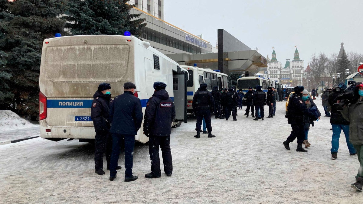 Moscow Police Arrest Nearly 200 on “Undesirable” Charges | Human Rights ...