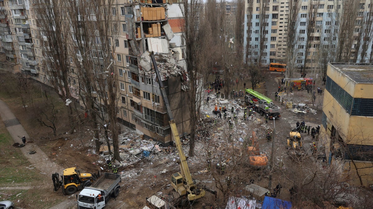 Drone Attack Collapses Odesa Residential Building | Human Rights Watch