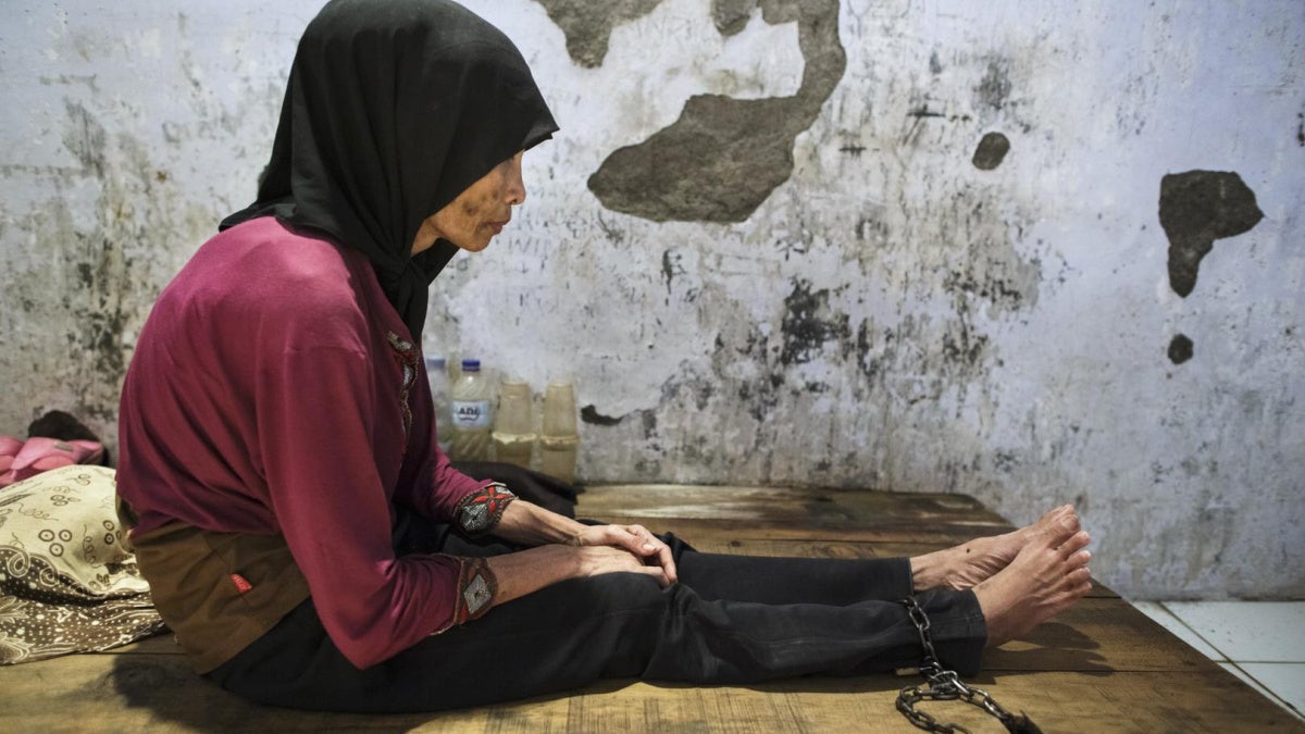 Indonesia: Shackling Reduced, But Persists | Human Rights Watch