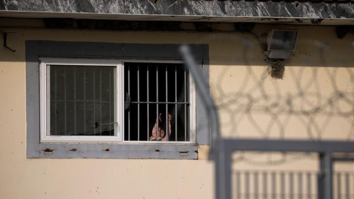 Greece: Asylum-Seeking Women Detained with Men | Human Rights Watch