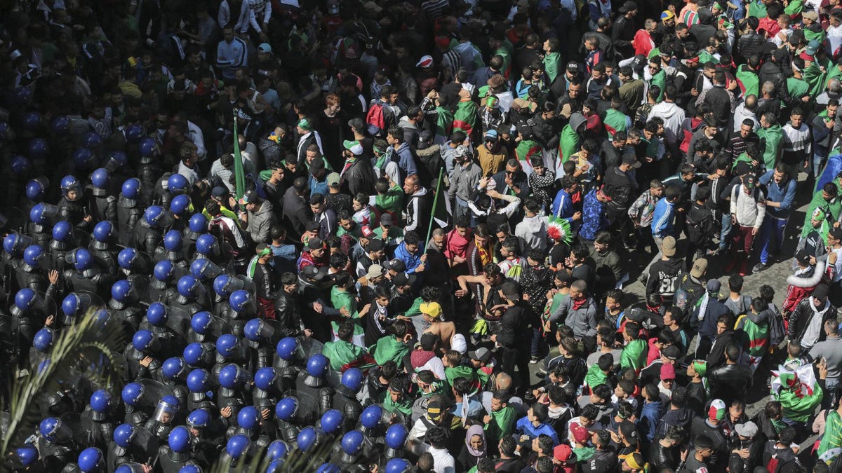 Algeria: Police Renew Crackdown on Mass Protests | Human Rights Watch